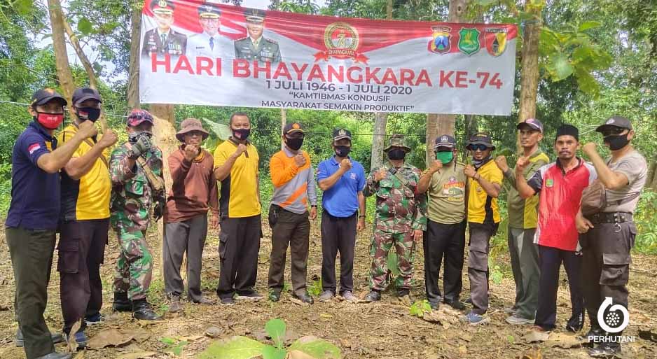 Perhutani Peringati HUT Bhayangkara Ke-74, Perhutani dan Polri Bersih ... Perhutani Peringati HUT Bhayangkara Ke-74, Perhutani dan Polri Bersih ...