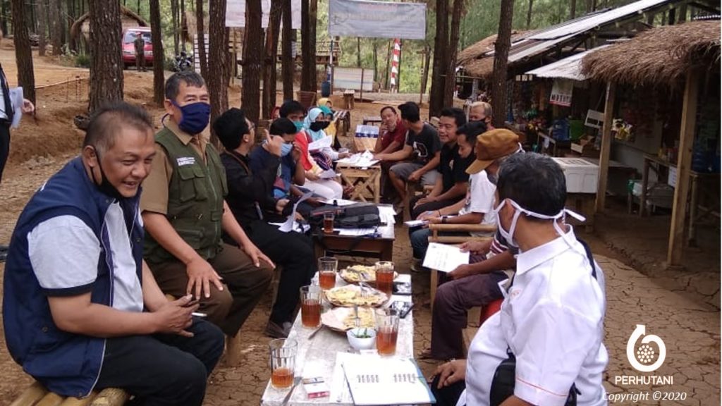 Perhutani Perhutani Lakukan Pembinaan Lmdh Dan Pekerja Wisata Hutan