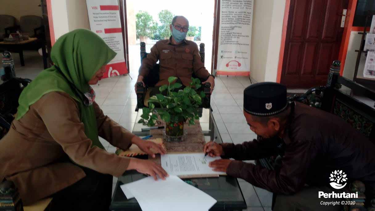 Perhutani Perhutani Salurkan Dana PKBL Kepada Mitra Binaan Sebesar Rp ...