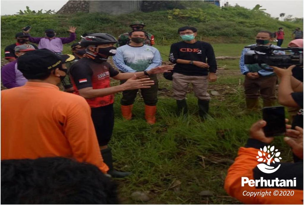 Perhutani Perhutani Bersama Gubernur Jawa Tengah Tanam Ratusan Pohon di Demak