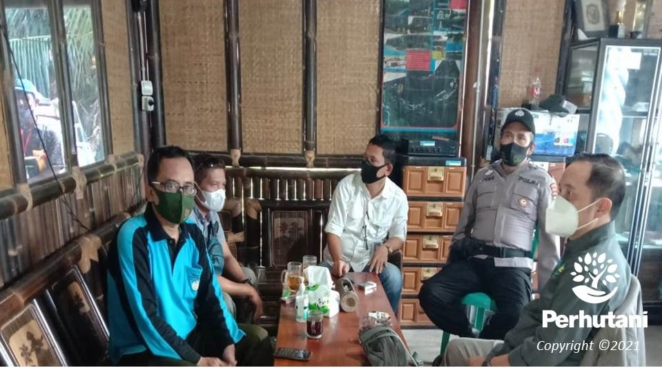 Perhutani Perhutani Pantau Penerapan Prokes Wana Wisata di Kebumen ...