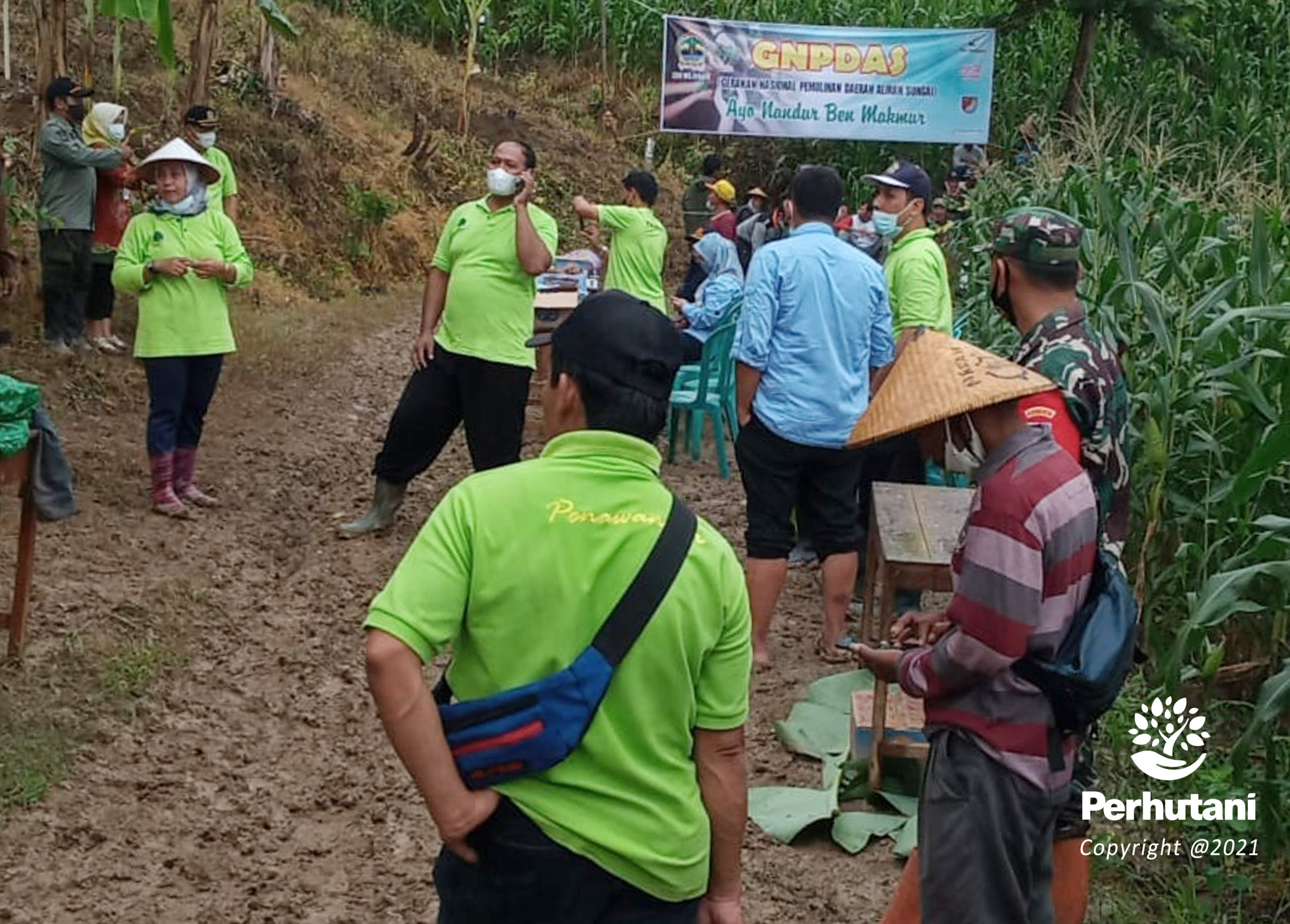 Perhutani Perhutani Lakukan Penanaman Bersama Stakeholder di Pringapus ... Perhutani Perhutani Lakukan Penanaman Bersama Stakeholder di Pringapus ...