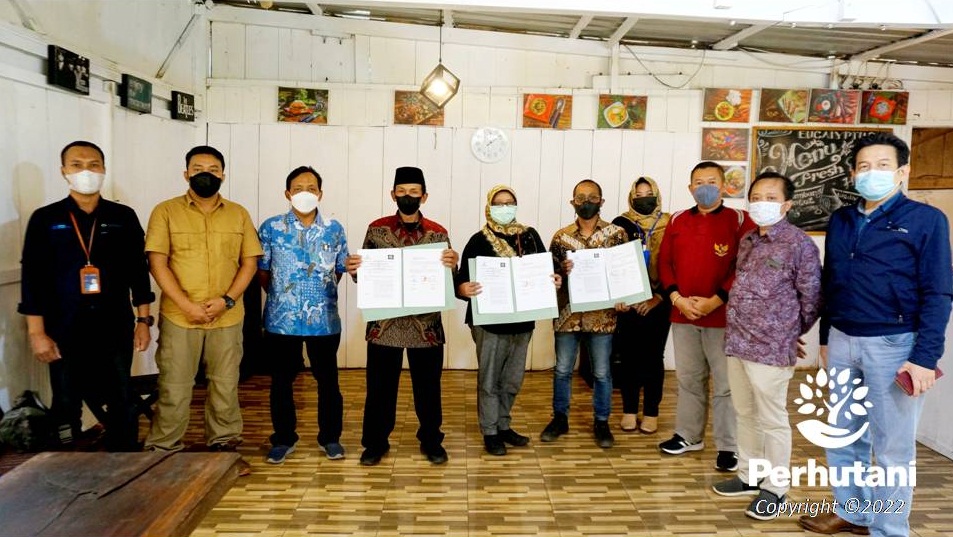 Perhutani Perhutani Lawu Ds Tandatangani Perpanjangan Kerjasama ... Perhutani Perhutani Lawu Ds Tandatangani Perpanjangan Kerjasama ...