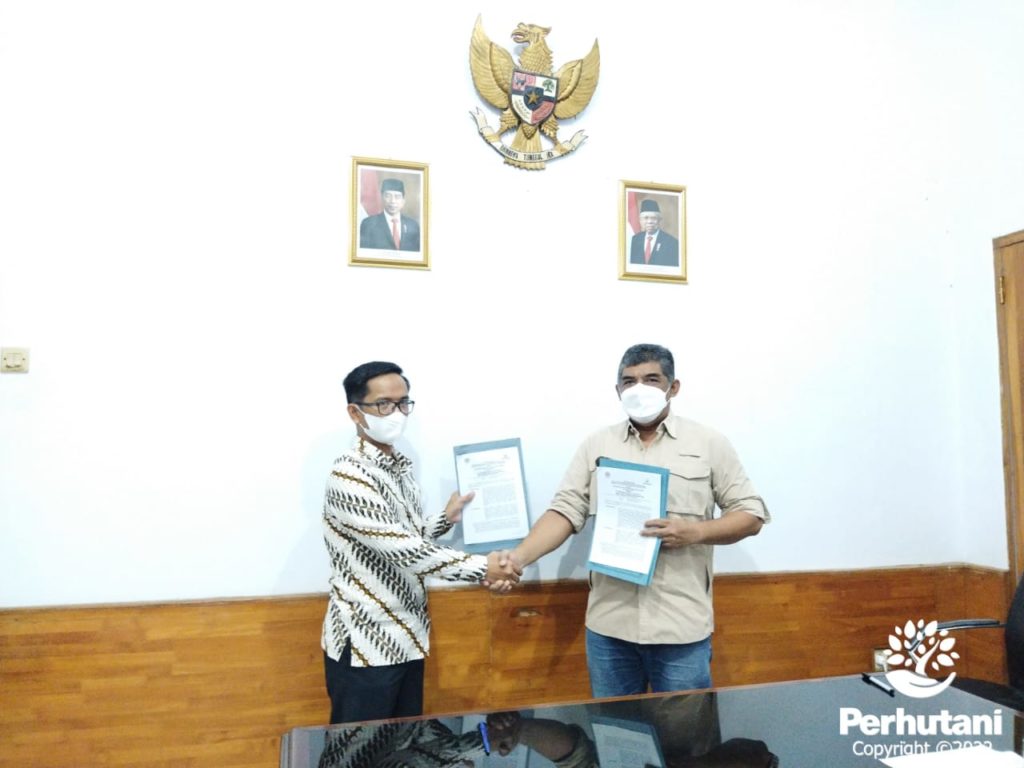 Perhutani PERHUTANI KPH MAJALENGKA TANDATANGANI ADDENDUM PKS DENGAN PT ... Perhutani PERHUTANI KPH MAJALENGKA TANDATANGANI ADDENDUM PKS DENGAN PT ...