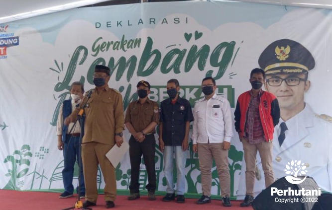 Perhutani Perhutani KPH Bandung Utara Ikuti Gerakan Lembang Bersih Berkah