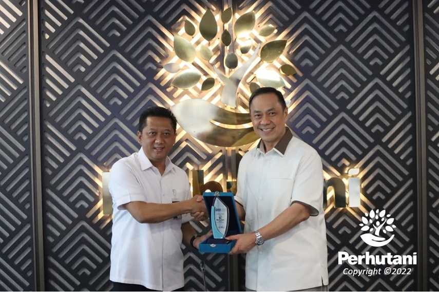 Perhutani Rutin Cek Kesehatan Budaya Kerja, Perhutani Raih AKHLAK Award 2 Perhutani Rutin Cek Kesehatan Budaya Kerja, Perhutani Raih AKHLAK Award 2