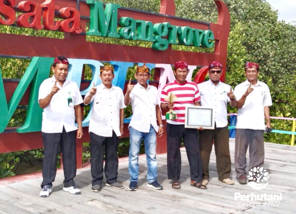 Perhutani Slaman Pengelola Rintisan Ekowisata Mangrove Lembung Raih ...