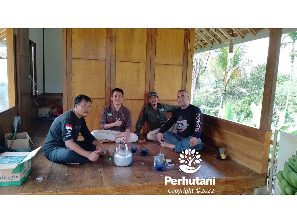 Perhutani Perhutani Cianjur Melakukan Pembinaan LMDH Kalmako