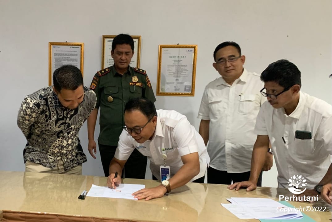 Perhutani Perhutani KPH Bogor Melaksanakan Perpanjangan NKK Dengan 37 ... Perhutani Perhutani KPH Bogor Melaksanakan Perpanjangan NKK Dengan 37 ...