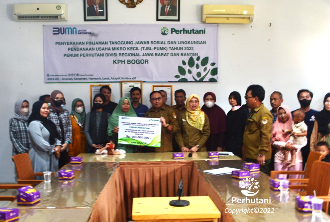 Perhutani Perhutani KPH Bogor Serahkan Bantuan TJSL- PUMK Kepada Masyarakat Desa Hutan - Perhutani