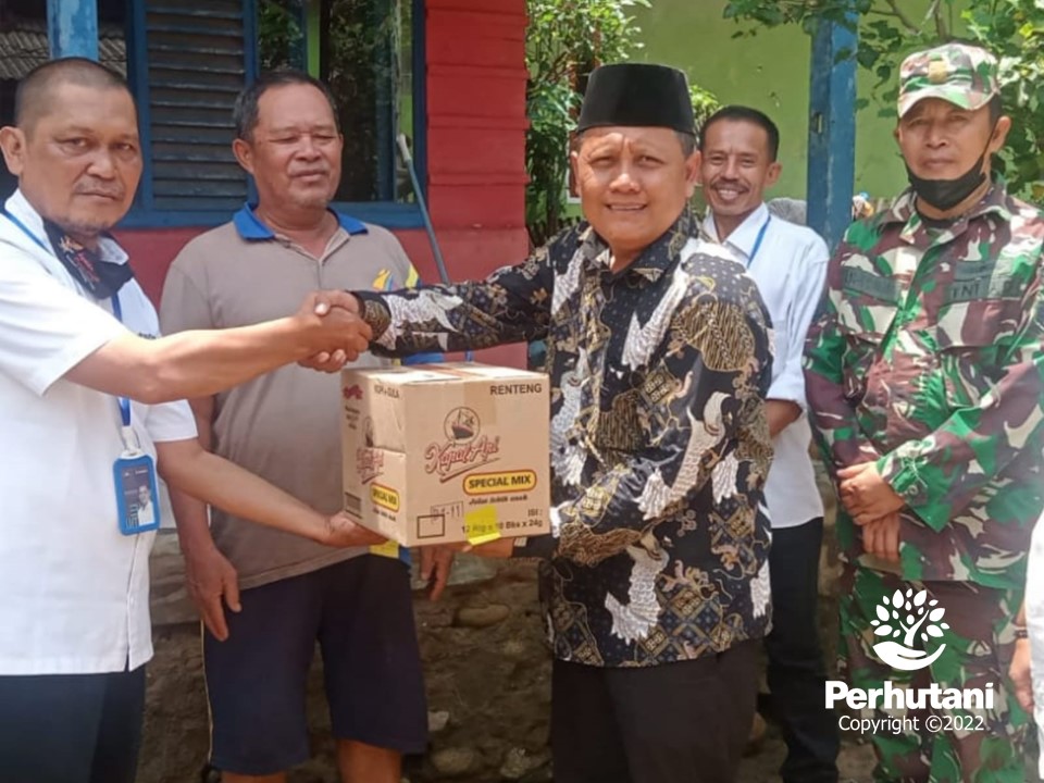 Perhutani Peduli Korban Banjir, Perhutani Berikan Bantuan Paket Sembako ... Perhutani Peduli Korban Banjir, Perhutani Berikan Bantuan Paket Sembako ...