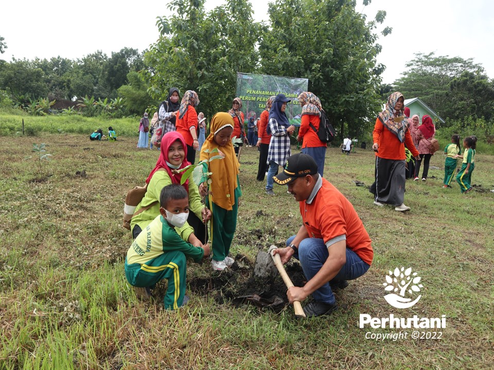 Perhutani Perhutani Bersama Anak Didik TK Tunas Rimba Tanam Bersama di ... Perhutani Perhutani Bersama Anak Didik TK Tunas Rimba Tanam Bersama di ...