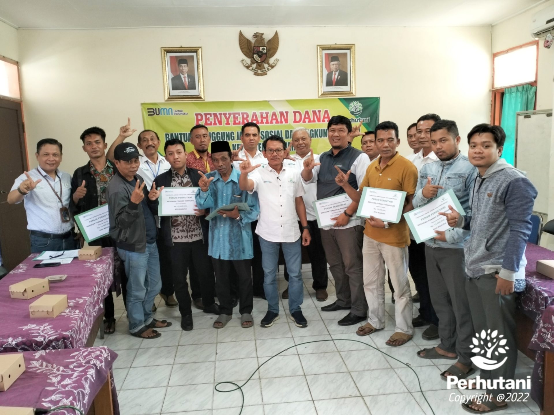 Perhutani Perhutani Serahkan Bantuan Dana TJSL Puluhan Juta Rupiah ...