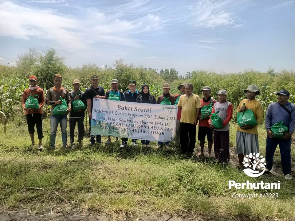 Perhutani Perhutani Bagikan Sembako Kepada Tenaga Pengolah Daun Kayu