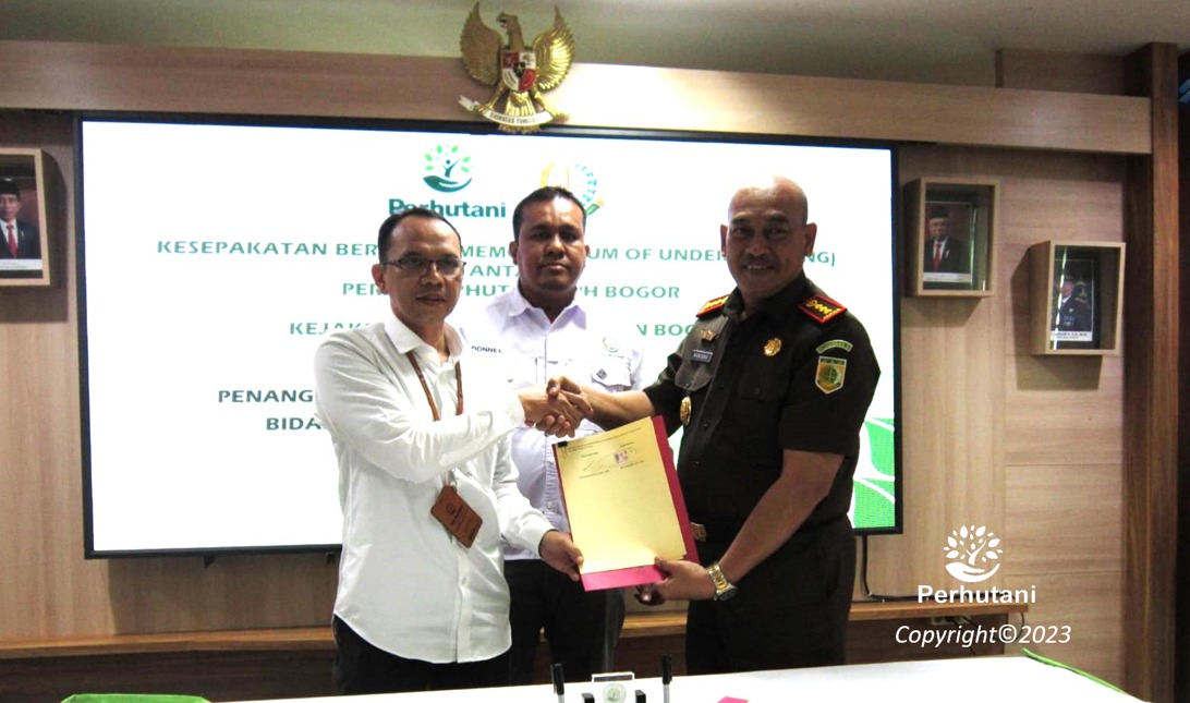 Perhutani Perhutani KPH Bogor Dan Kejari Kabupaten Bogor Teken MoU Penanganan Hukum - Perhutani