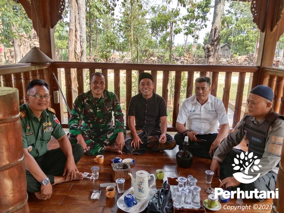 Perhutani Antispasi Gukamhut Perhutani Jatirogo Bersinergi dengan TNI ... Perhutani Antispasi Gukamhut Perhutani Jatirogo Bersinergi dengan TNI ...