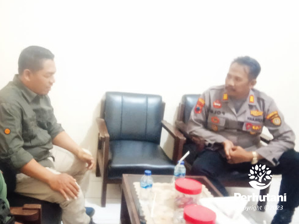 Perhutani Perhutani Bersama Polri Antisipasi Gukamhut di BKPH Trembes Perhutani Perhutani Bersama Polri Antisipasi Gukamhut di BKPH Trembes