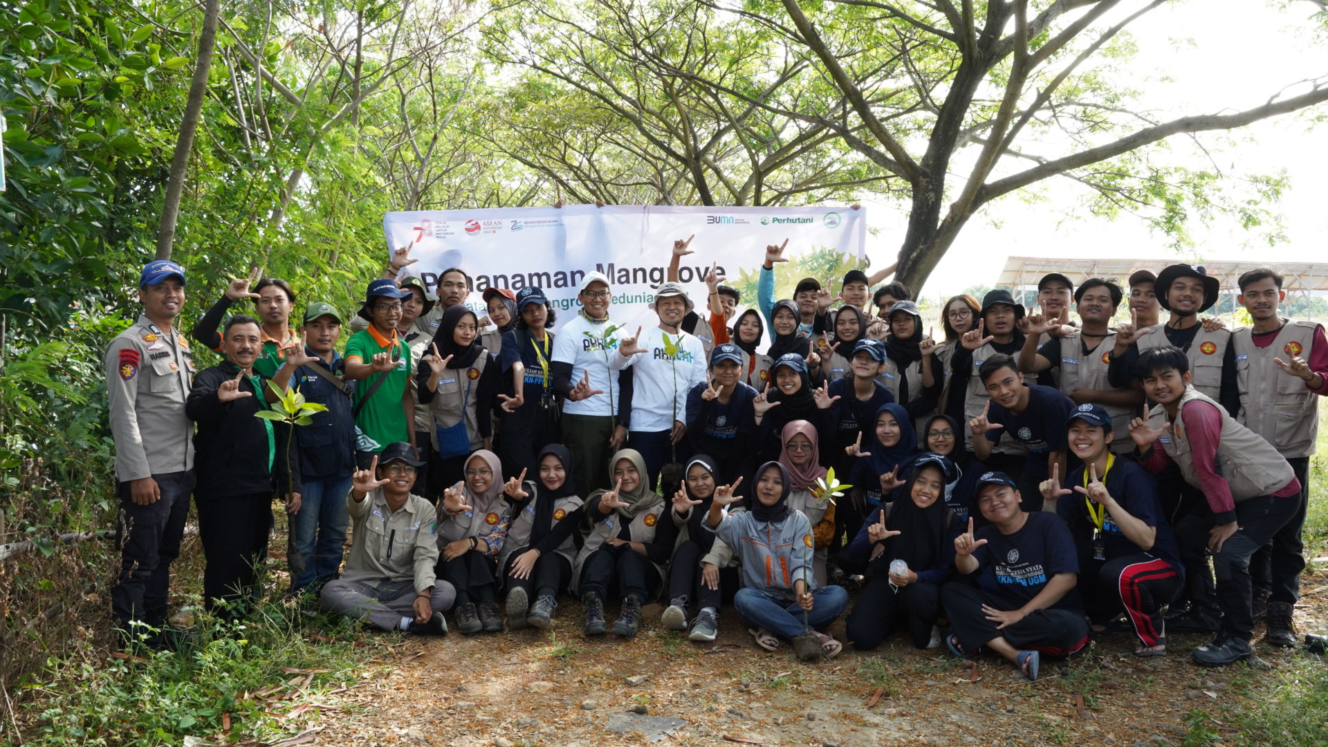 Perhutani Peringati Hari Mangrove Sedunia, Perhutani Laksanakan ... Perhutani Peringati Hari Mangrove Sedunia, Perhutani Laksanakan ...