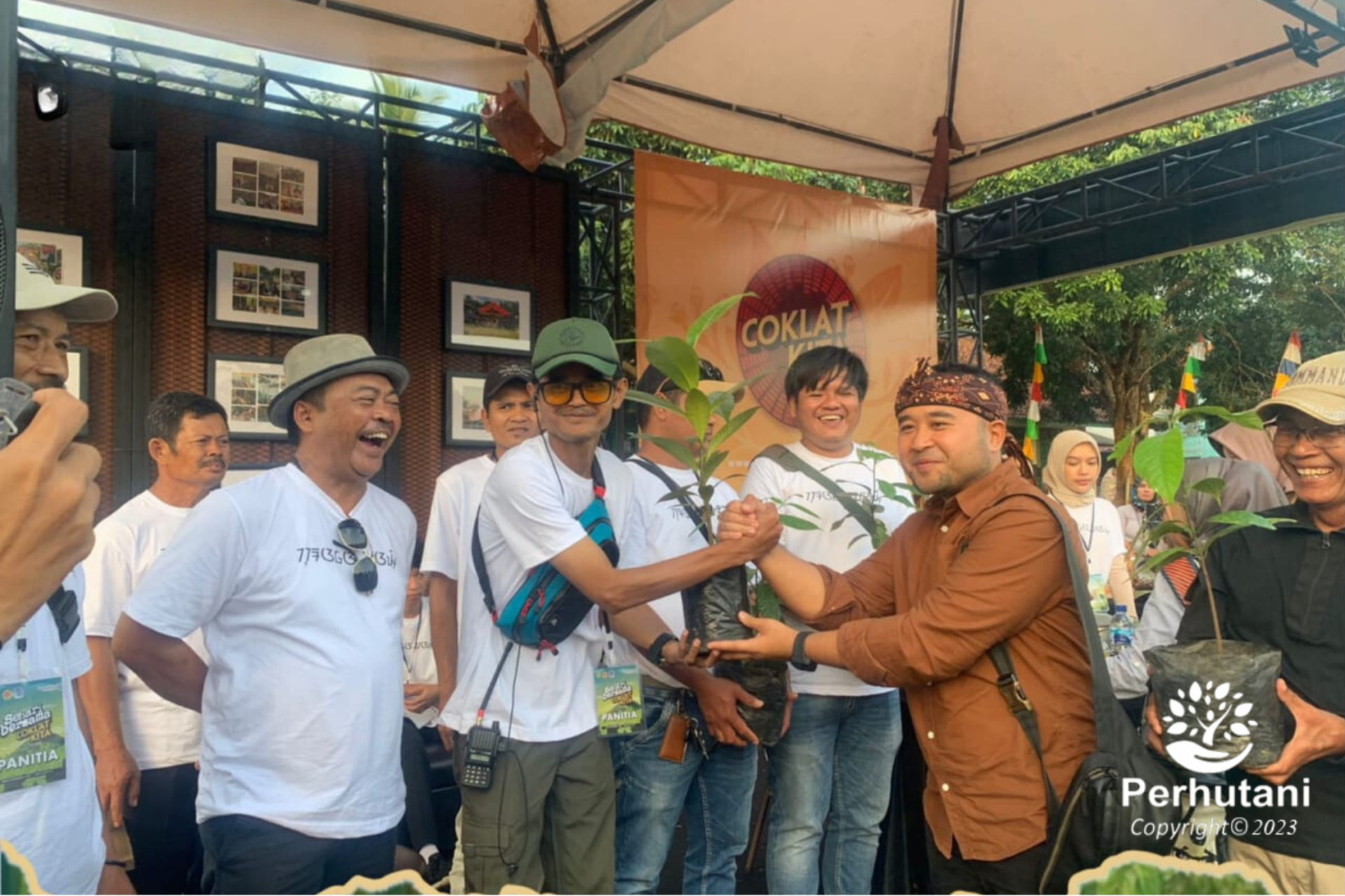 Perhutani Perhutani Bersama PT Djarum dan Komunitas Kurawa Cayur ...