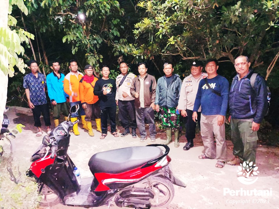 Perhutani Perhutani Bersama Stakeholder Bantu Padamkan Lahan Warga di Bonosari Sempor Kebumen