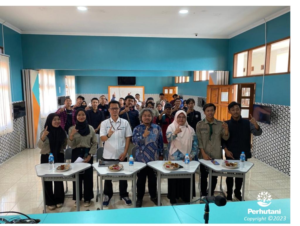 Perhutani Perhutani Garut Beri Kuliah Umum Kehutanan di UNIGA