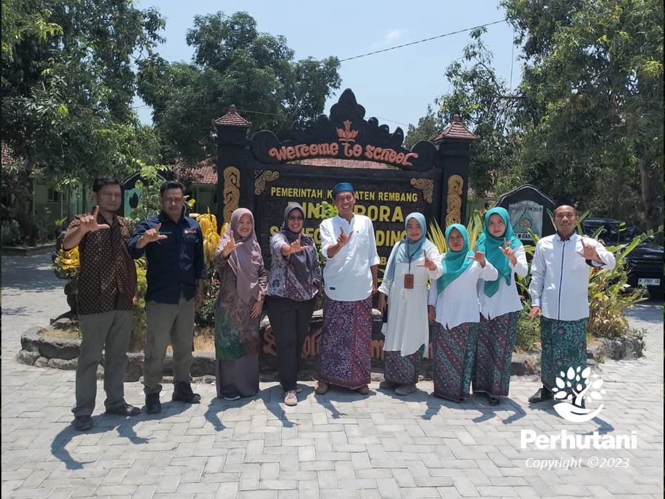 Perhutani Perhutani Dukung Gerakan Peduli dan Berbudaya Lingkungan ... Perhutani Perhutani Dukung Gerakan Peduli dan Berbudaya Lingkungan ...