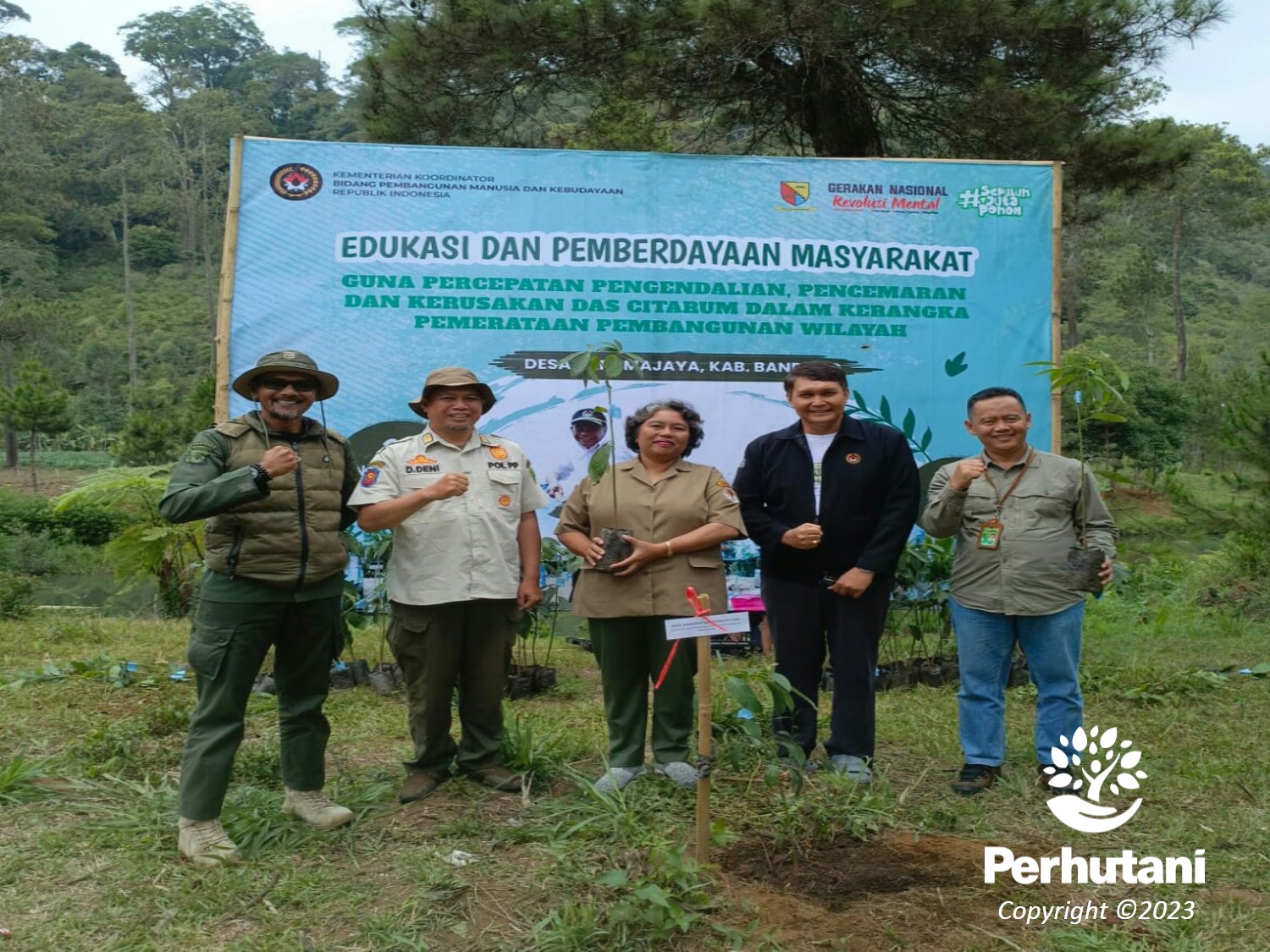Perhutani Peringati Hari Pohon Sedunia, Perhutani bersama Stakeholder Tanami Lahan di Pangalengan