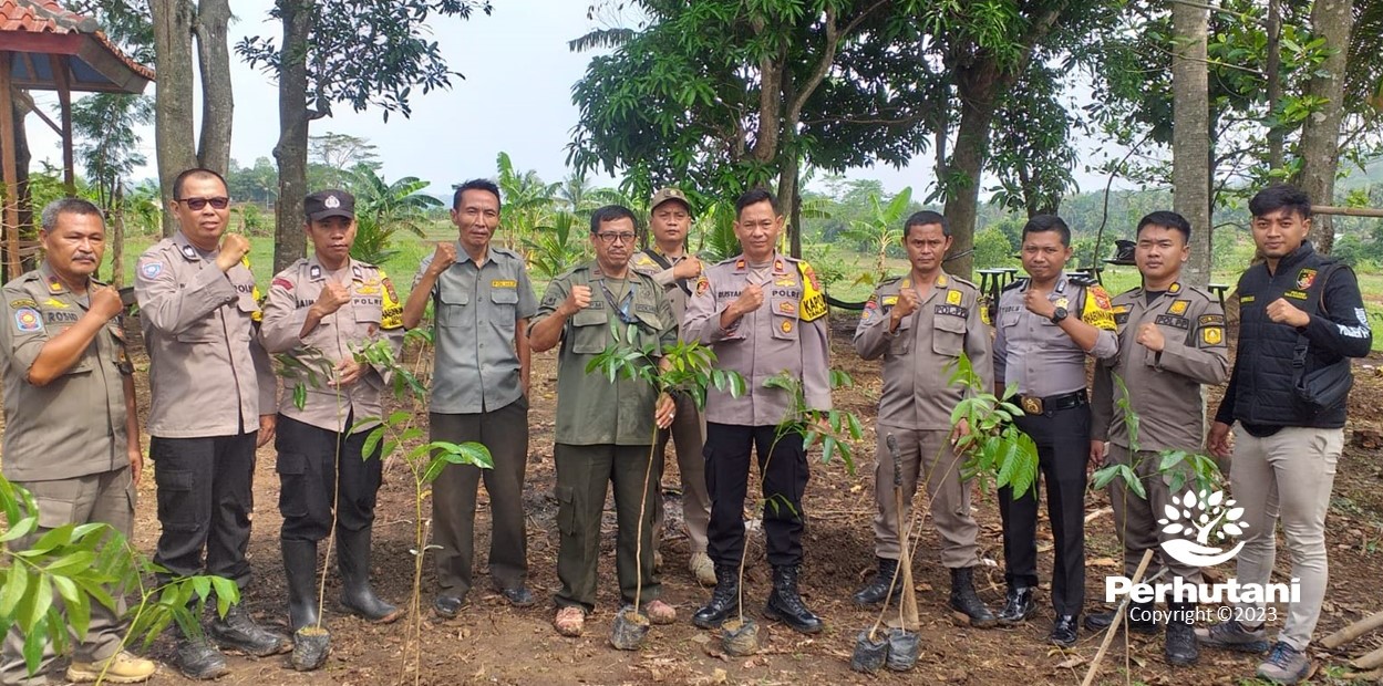 Perhutani Perhutani Bogor Dukung Program Polri “Penanaman Serentak 10 Juta Pohon”