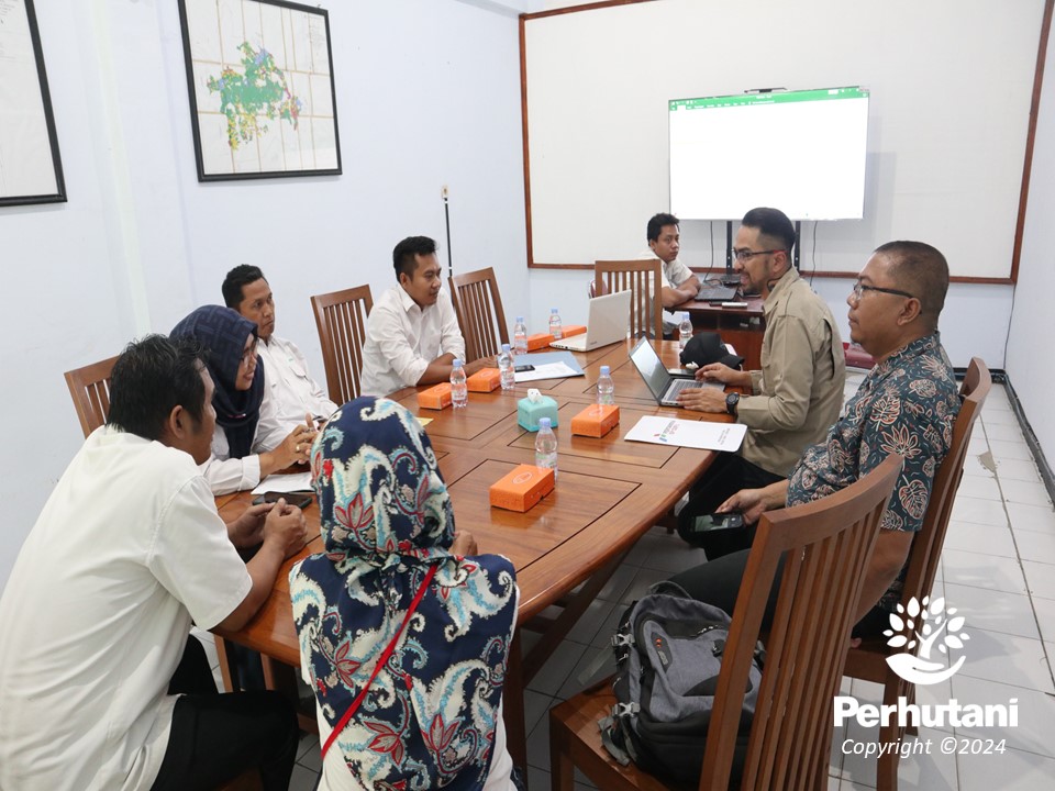 Perhutani Perhutani Sinergi dengan Pertamina EP Asset 4 Cepu Field Perhutani Perhutani Sinergi dengan Pertamina EP Asset 4 Cepu Field