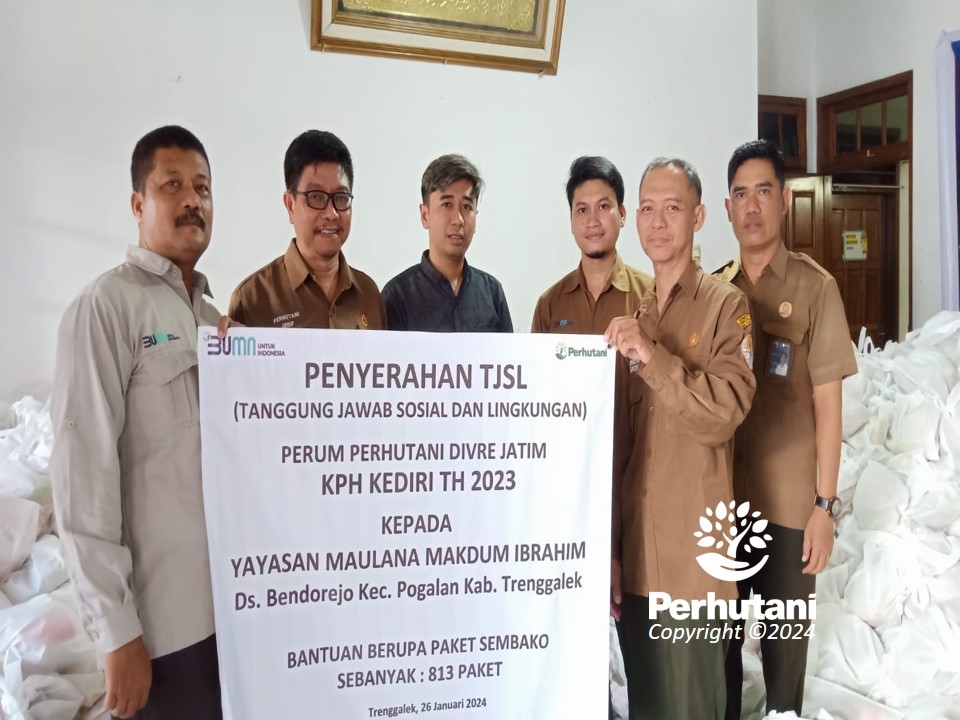 Perhutani Perhutani Kediri Salurkan Bantuan 813 Paket Sembako Untuk Warga Melalui Yayasan ...