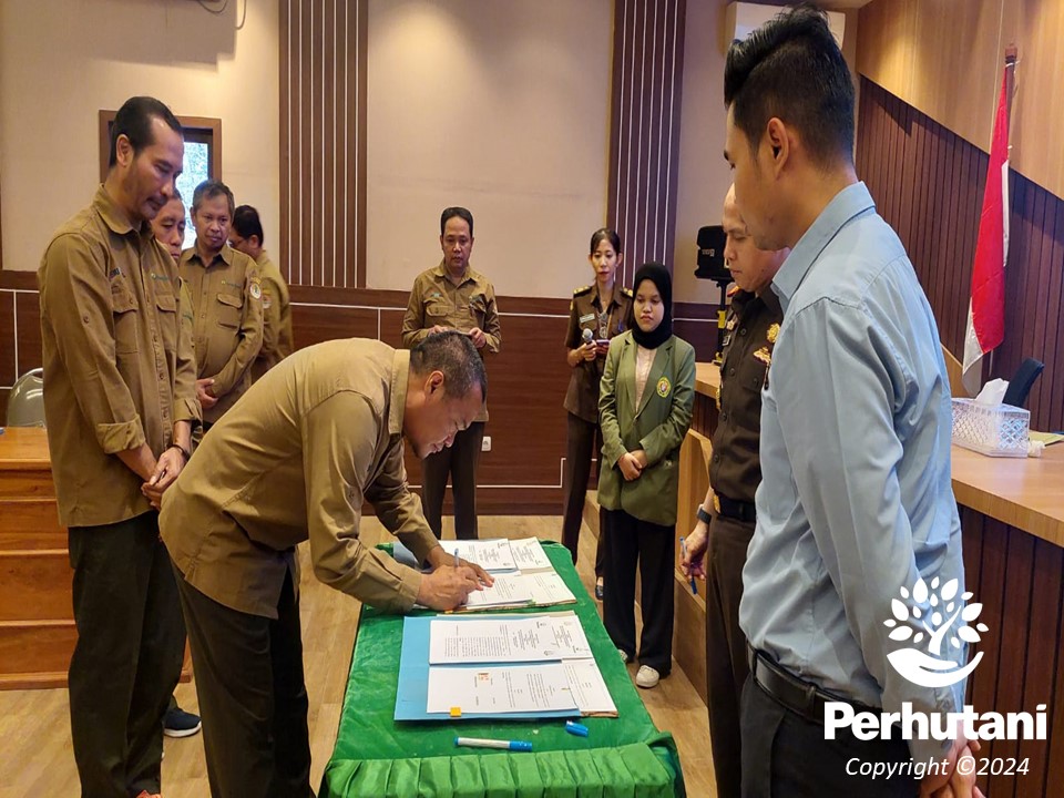 Perhutani Perkuat Bidang Hukum, Perhutani Jatirogo Teken PKS bersama ... Perhutani Perkuat Bidang Hukum, Perhutani Jatirogo Teken PKS bersama ...