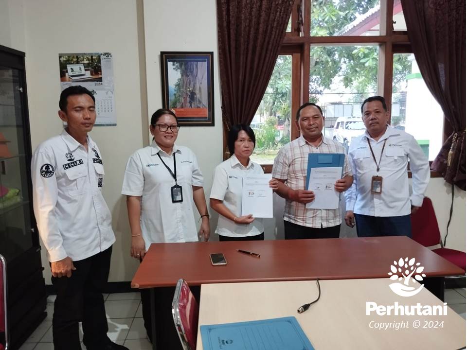 Perhutani Perhutani Teken PKS Kemitraan dengan LMDH di Magelang