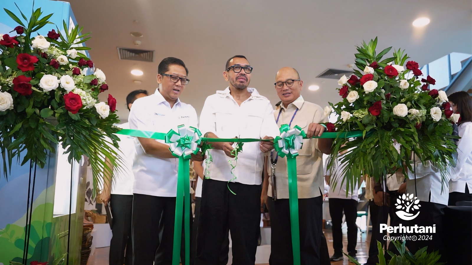 Perhutani Erick Thohir Terus Perluas Pasar UMKM dengan Menambah Vending Machine kelolaan Perum ...
