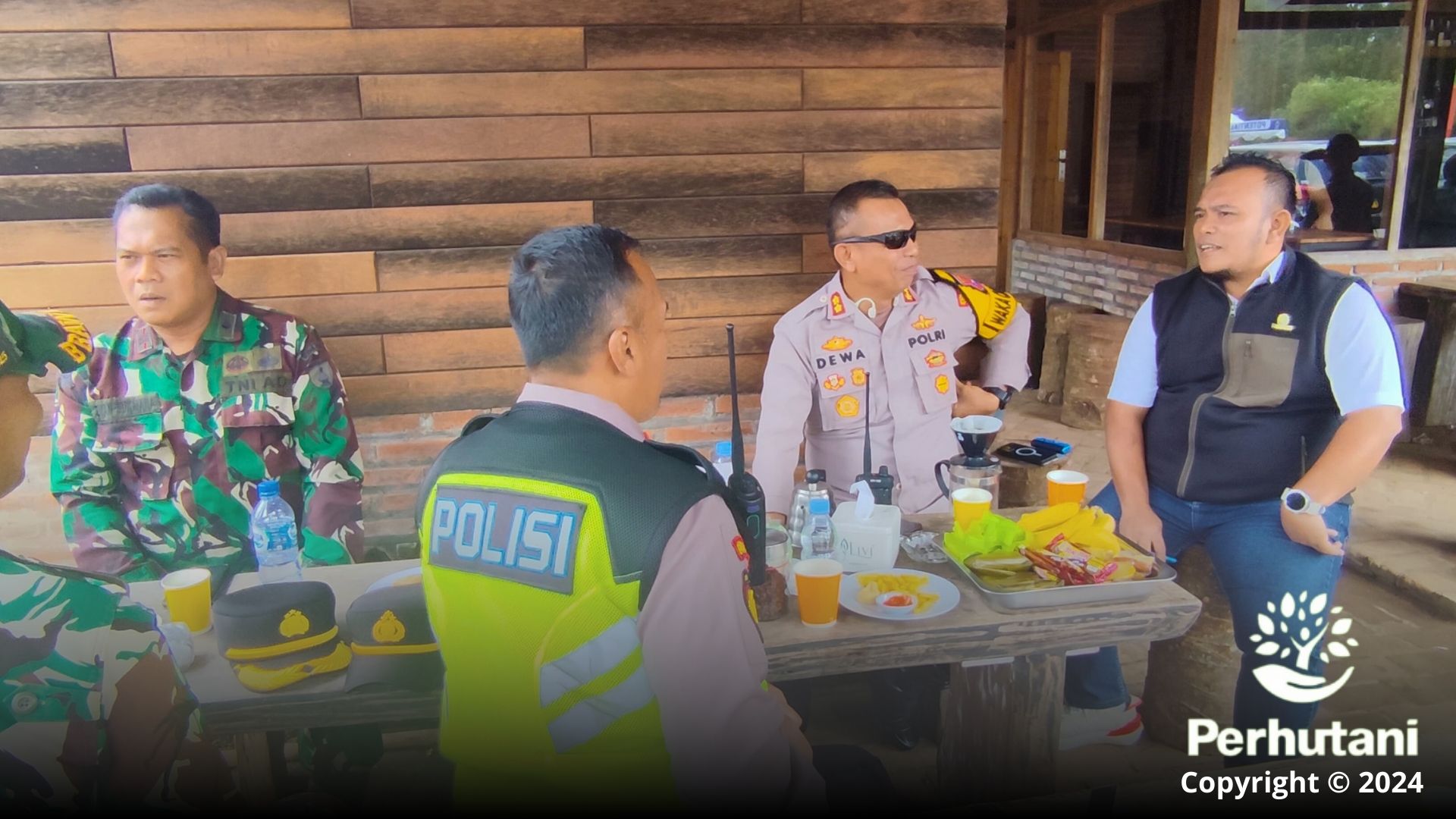 Perhutani Perhutani KPH Banyuwangi Barat Tingkatkan Koordinasi dengan Polri dan TNI AD