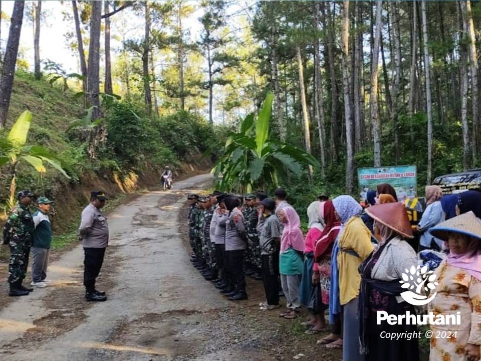 Perhutani Perhutani Bersama Muspika Wangon Bakti Sosial Bersih Desa di Lokasi Wisata Antap
