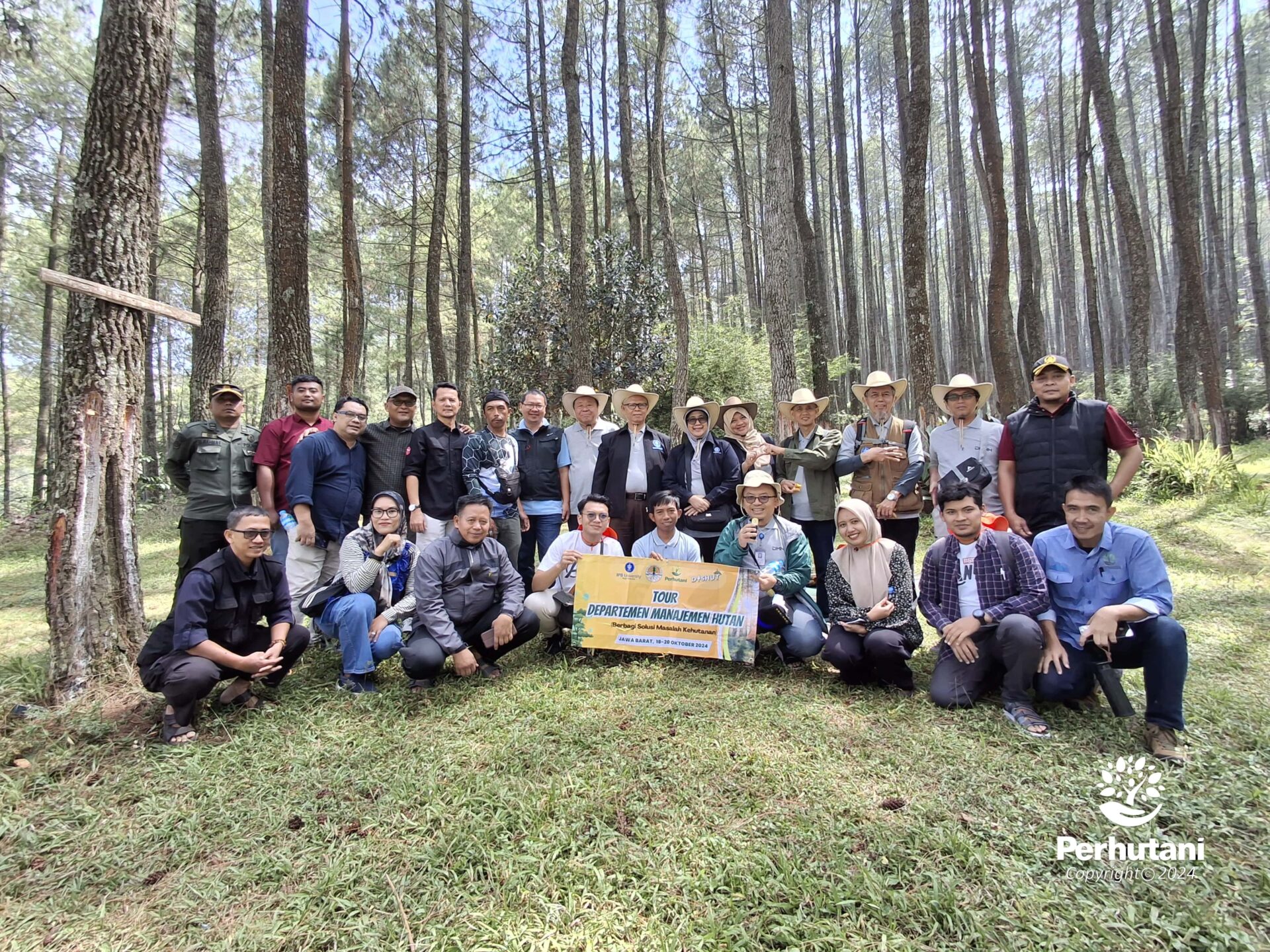 Perhutani Perhutani Garut Bersama IPB Kunjungi LMDH Terkait Kelola Hutan