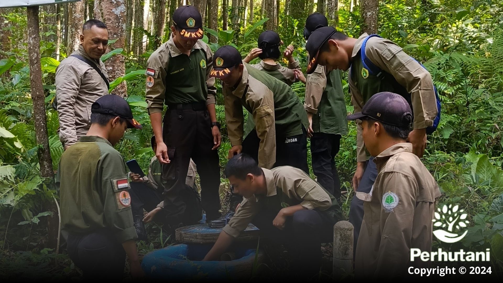 Perhutani Perhutani KPH Banyuwangi Barat Ajari Siswa SMK Kehutanan Tentang Erosi
