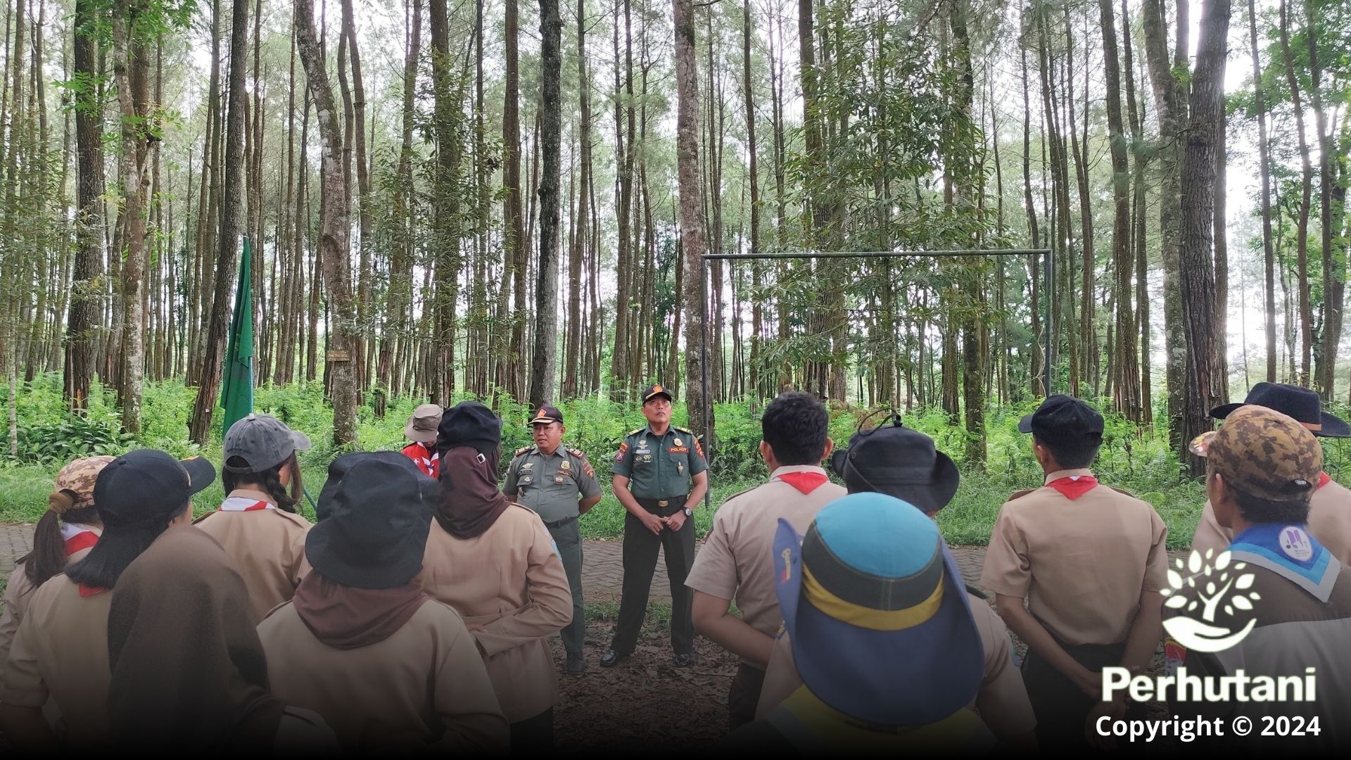 Perhutani Perhutani KPH Banyuwangi Barat Ajak Saka Wanabakti Tanamkan Kepedulian terhadap ...