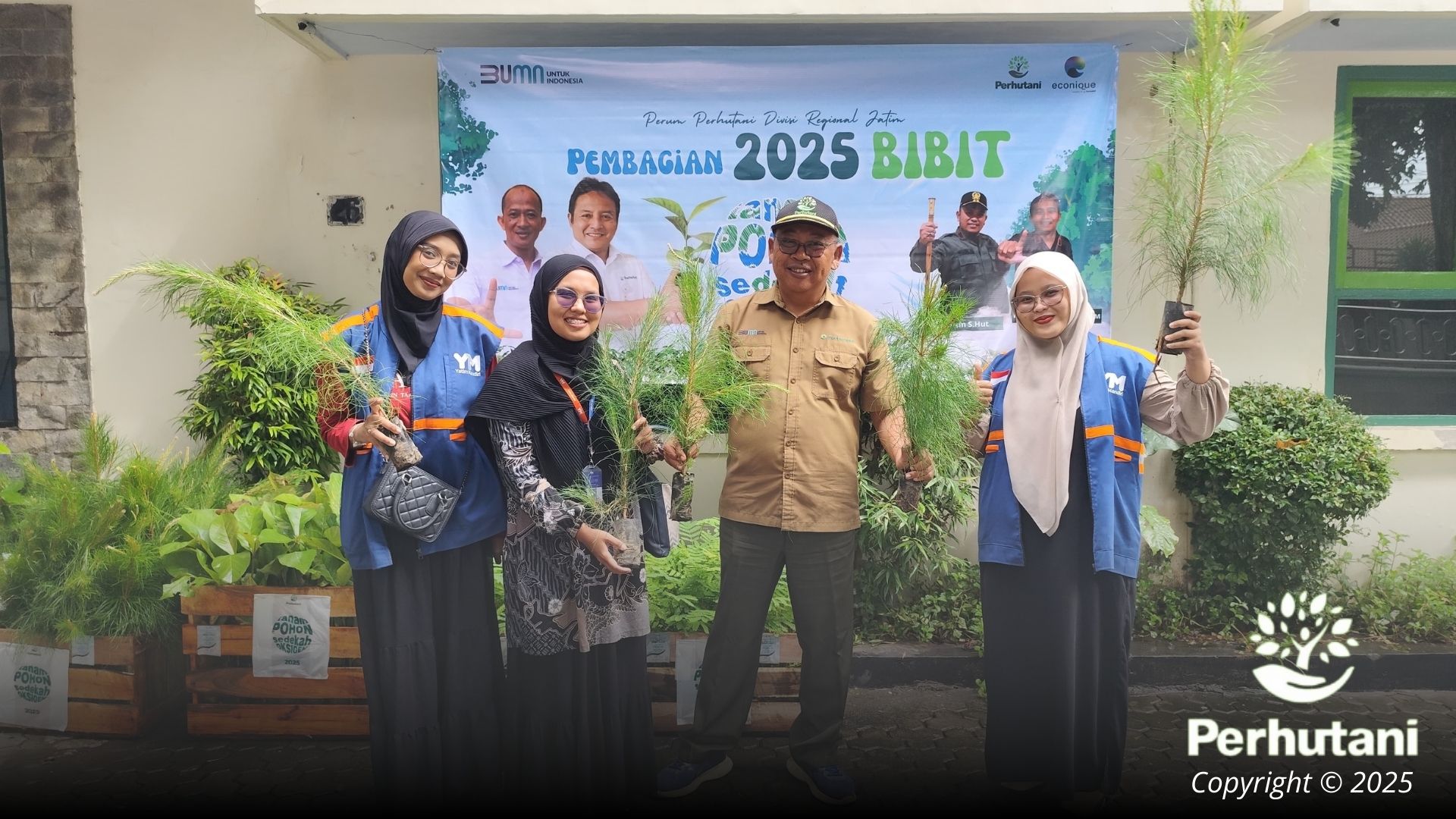 Perhutani Perhutani KPH Banyuwangi Barat Ajak Yatim Mandiri Kegiatan Sedekah Oksigen