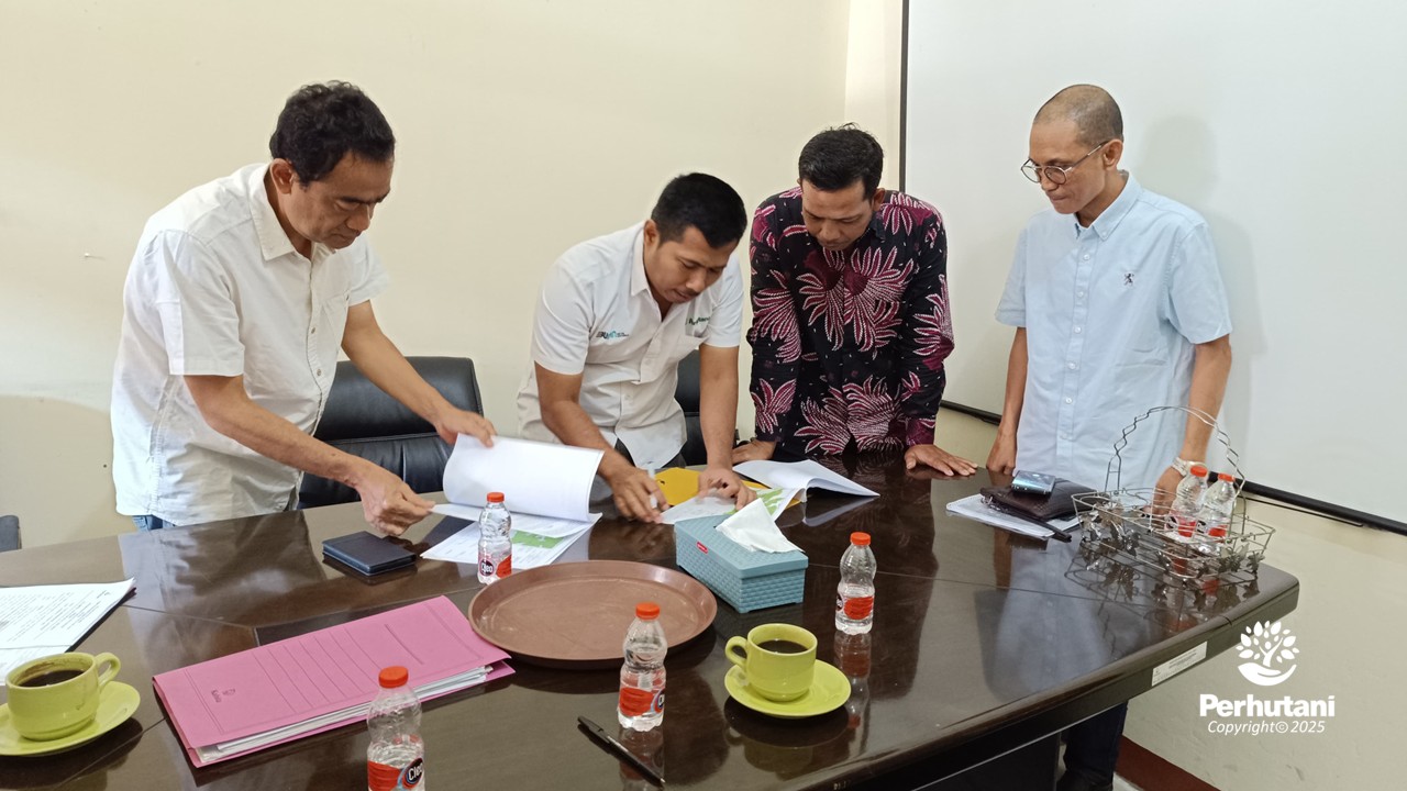 Perhutani Perhutani Bogor Tingkatkan Kerjasama Kemitraan Kehutanan Pola Agrofrestri