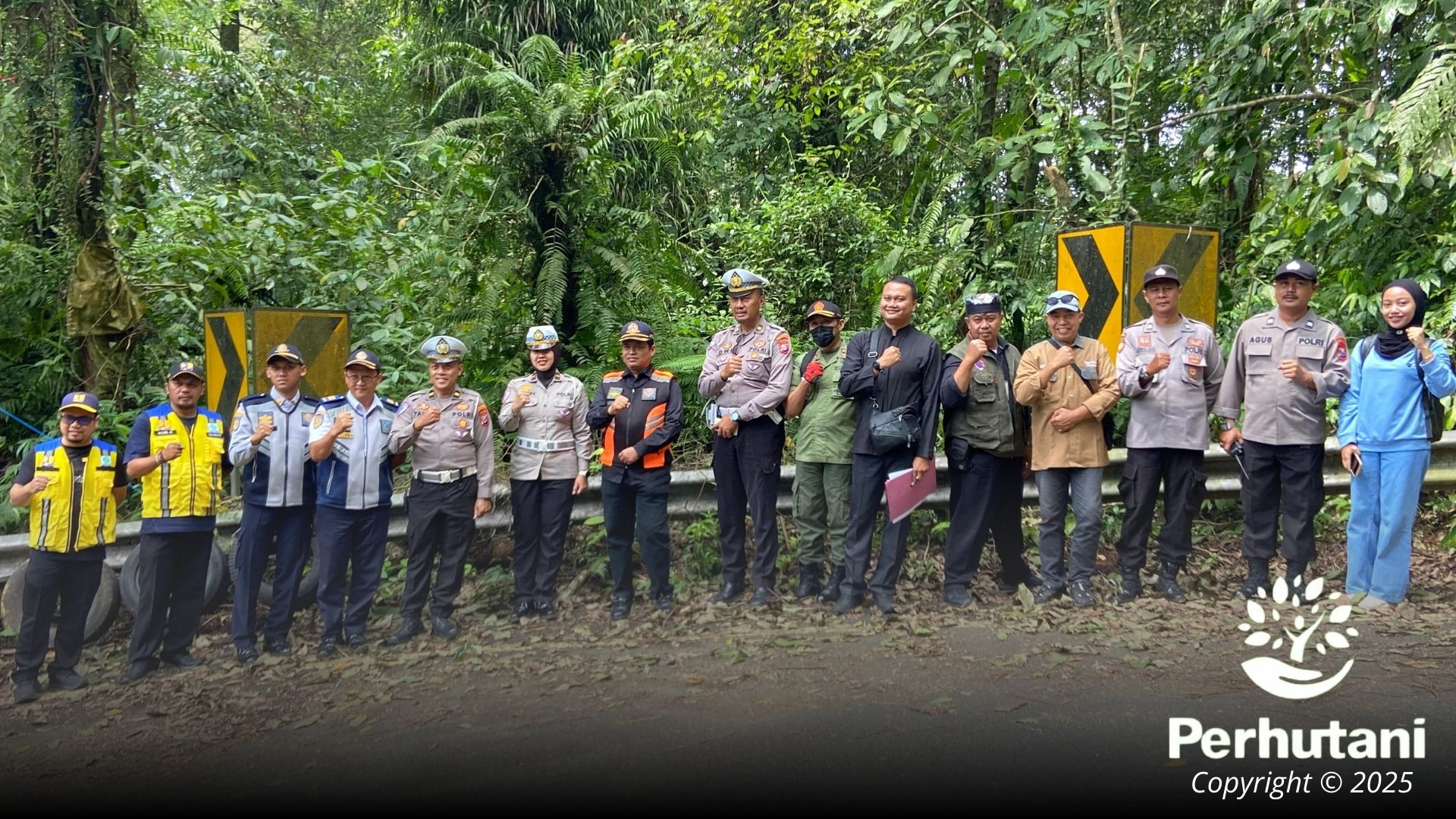 Perhutani Perhutani KPH Banyuwangi Barat Dukung Pengendali Pengaman Pengguna Jalan dalam Kawasan ...
