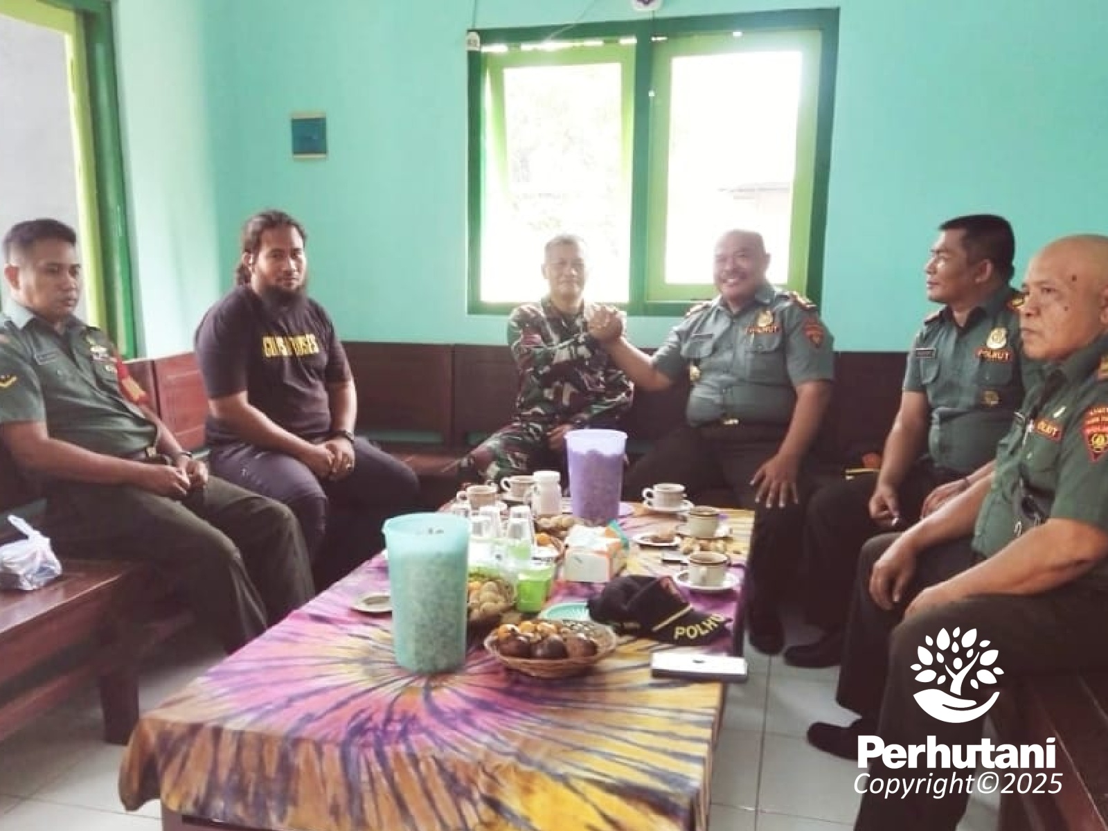 Perhutani Perhutani KPH Banyuwangi Utara Bersama Koramil Wongsorejo Sinergi dalam Pengamanan ...