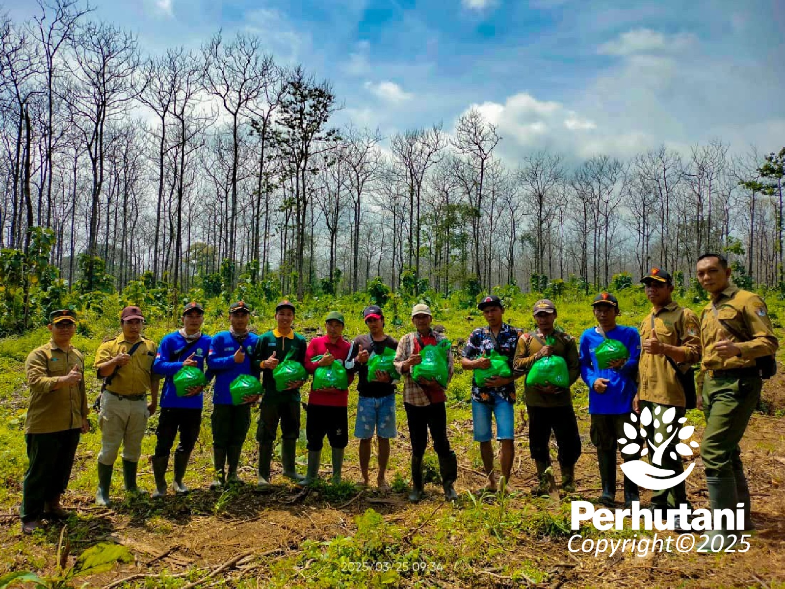 Perhutani Ramadhan Penuh Berkah, KPH Banyuwangi Utara bagikan Bingkisan Lebaran