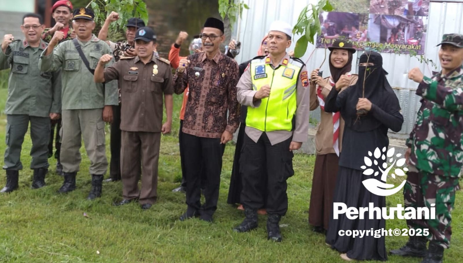 Perhutani Perhutani Bersama Forkopimcam Tonjong Hadiri Penanaman Pohon