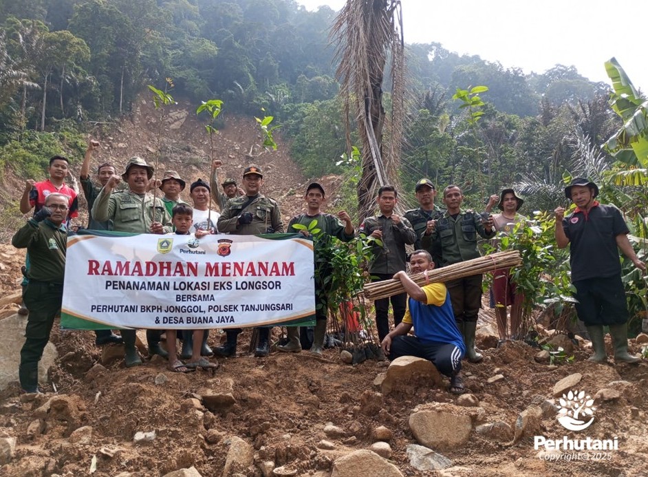 Perhutani Perhutani Lakukan Penanaman Pohon Bersama Masyarakat di Bogor