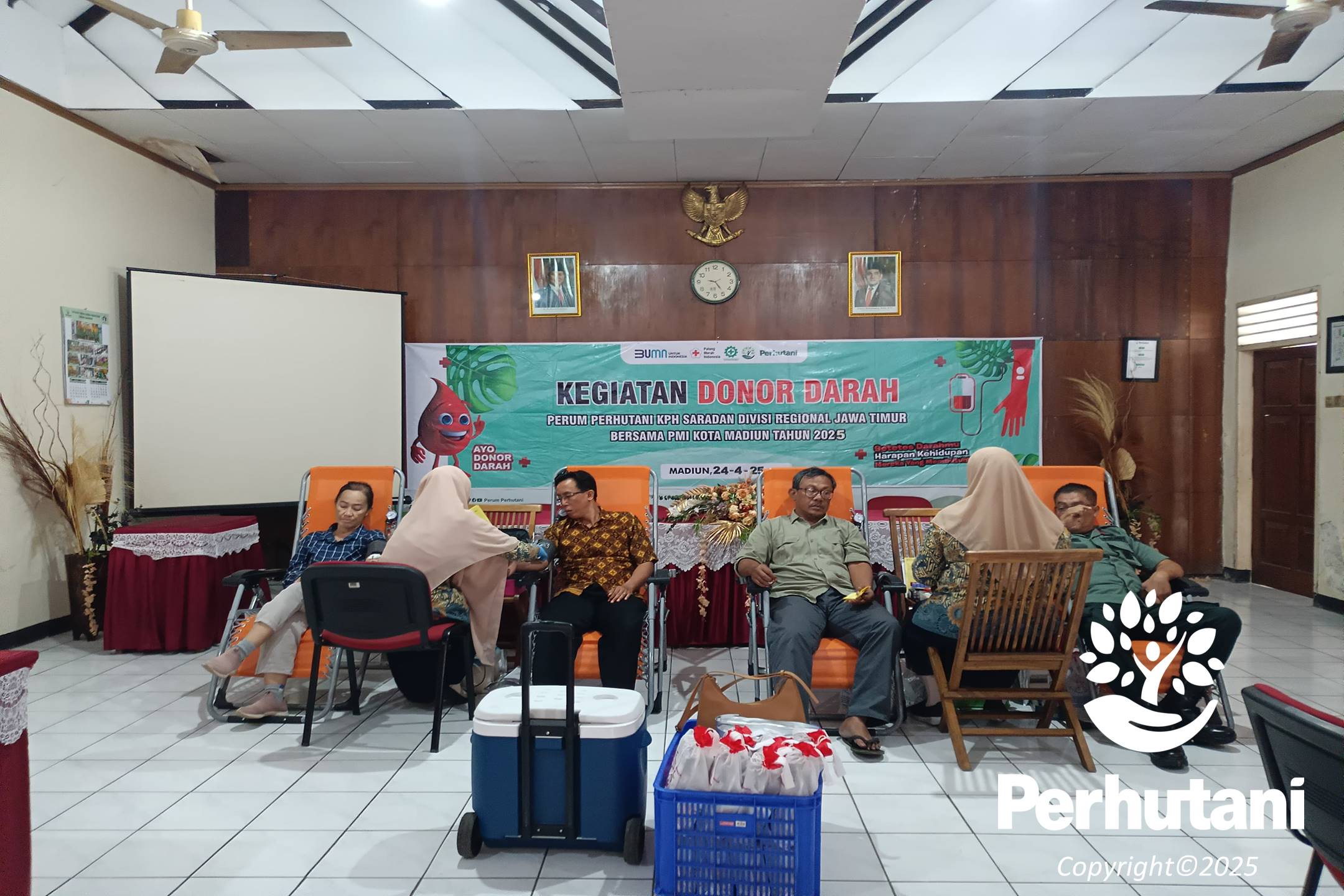 Perhutani KPH Saradan Bersama PMI Kota Madiun Gelar Kegiatan Donor Darah