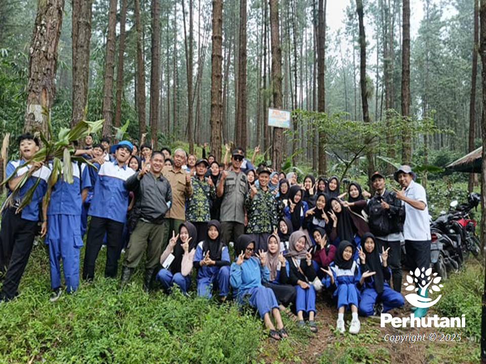 Perhutani Perhutani Ajak Siswa-Siswi SMK Lestarikan Hutan dan Gemar Menanam