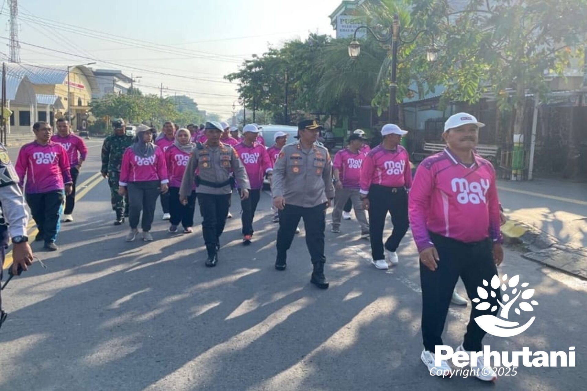 Perhutani Perhutani KPH Saradan Meriahkan May Day 2025 Bersama Pemkot ...