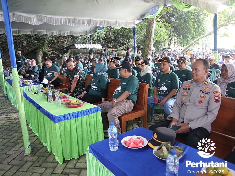 Perhutani Perhutani Wujudkan Gerakan Sedekah Pohon di Blora