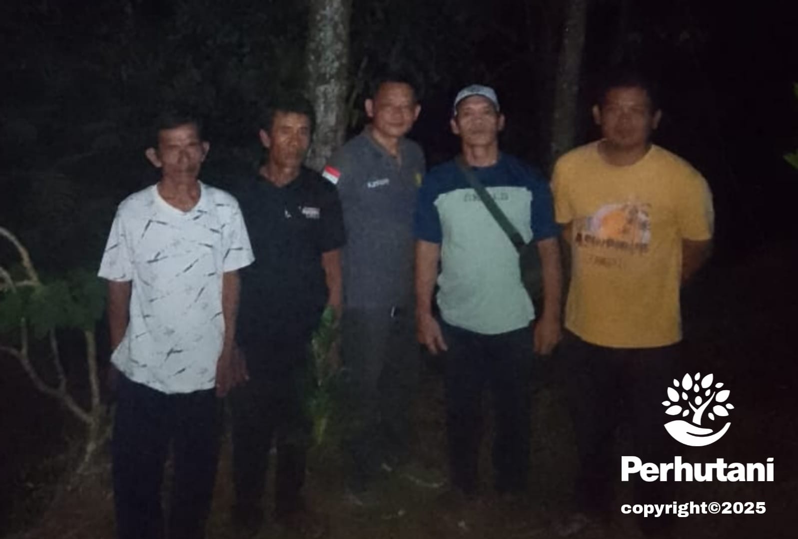 Perhutani Perhutani dan LMDH Mandiri Desa Penaggapan Gelar Patroli Bersama Cegah Kebakaran Hutan